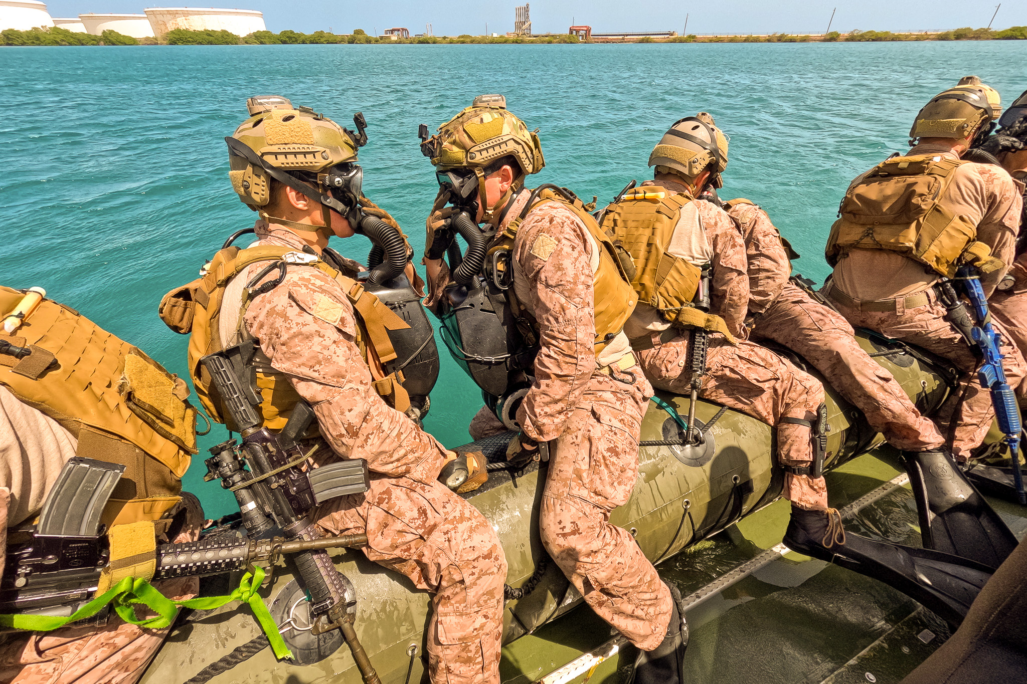 Dutch and US Marines train together in Aruba during exercise Caribbean ...