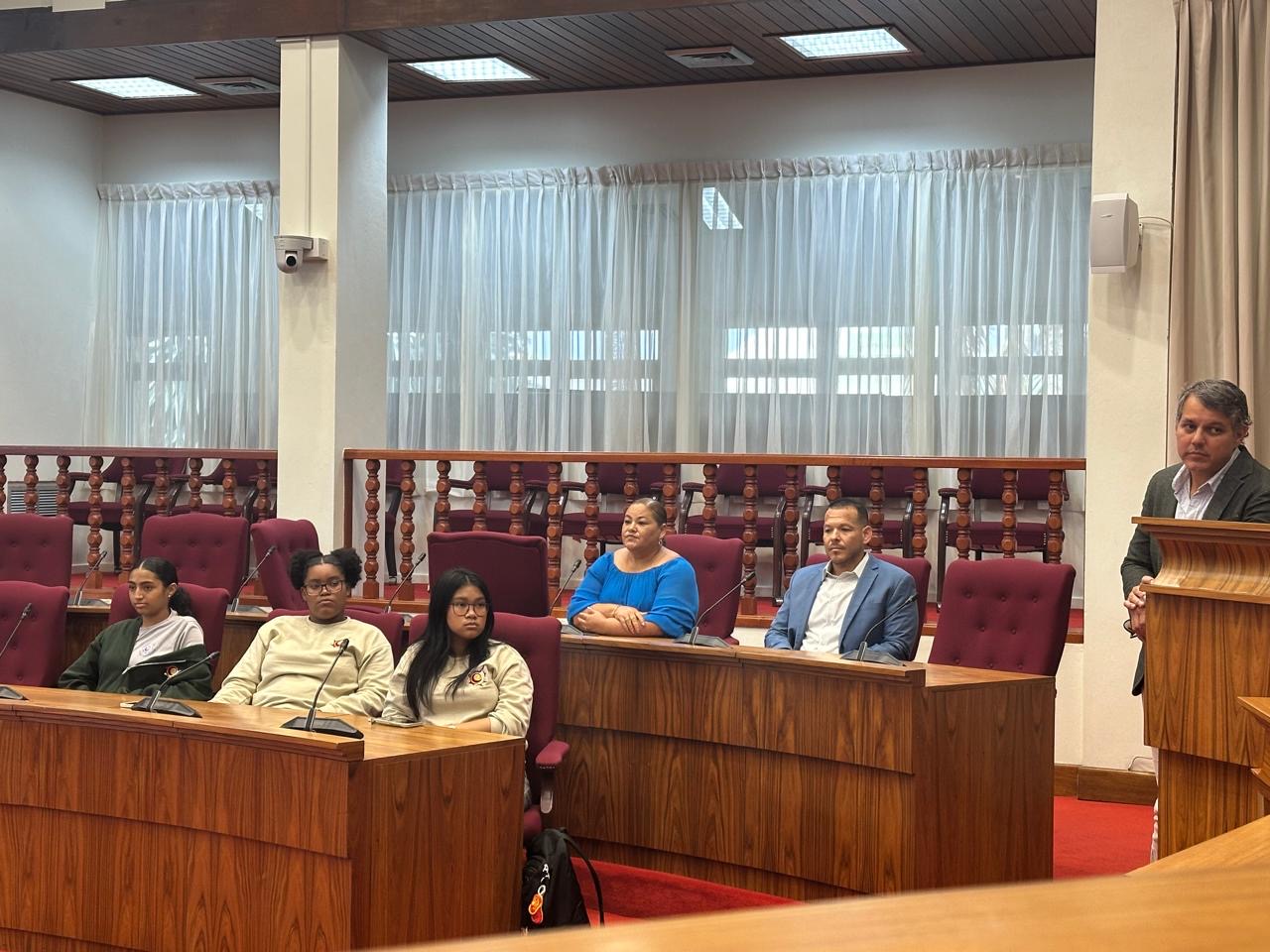 Shailiny Tromp-Lee: Parlamento a ricibi studiantenan di Havo 4 di ...
