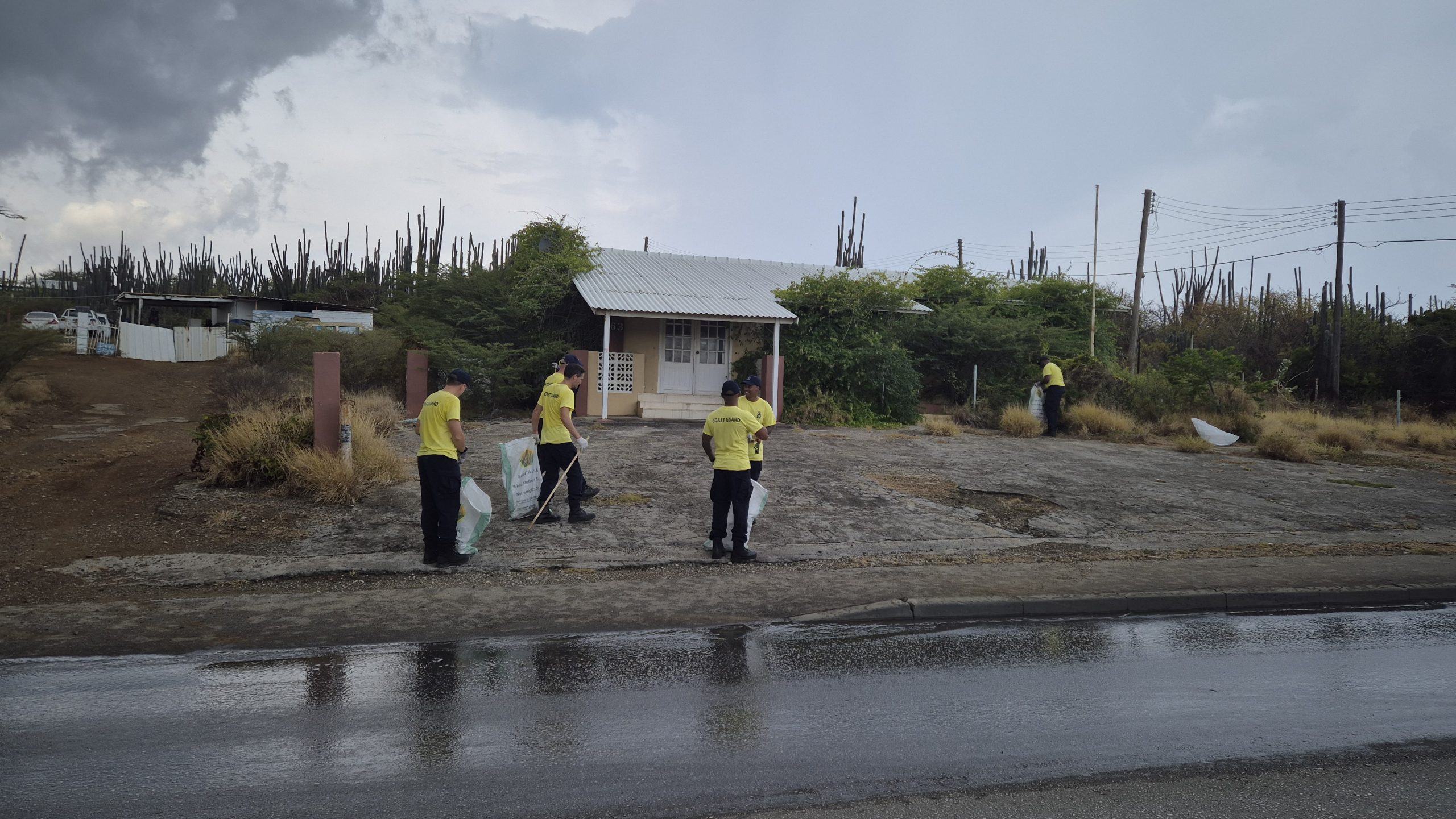 Kustwacht doet mee aan World Clean Up Day Curaçao - EA News Aruba