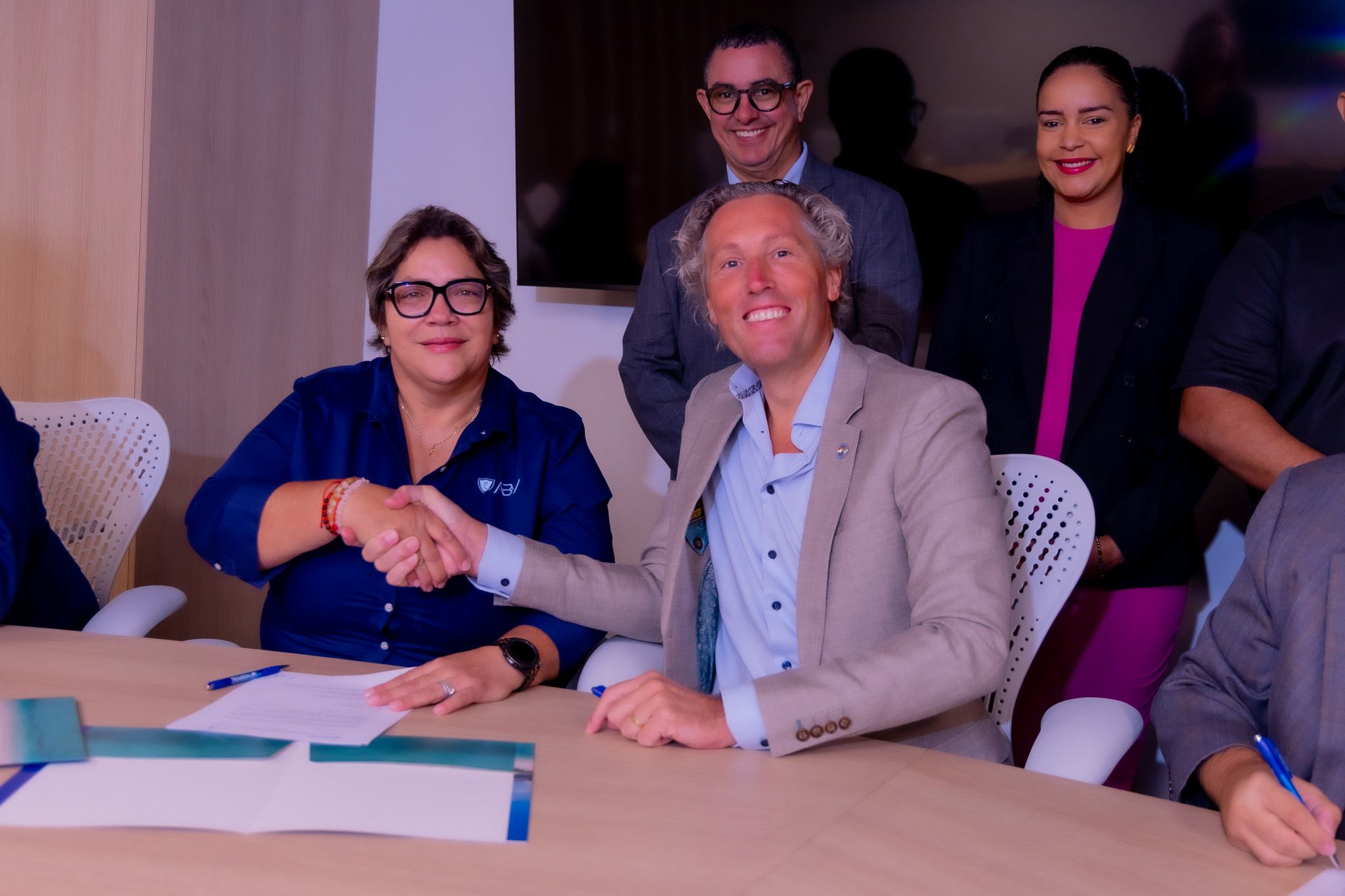 HOH en ABV ondertekenen nieuwe cao voor 2026–2028 - EA News Aruba