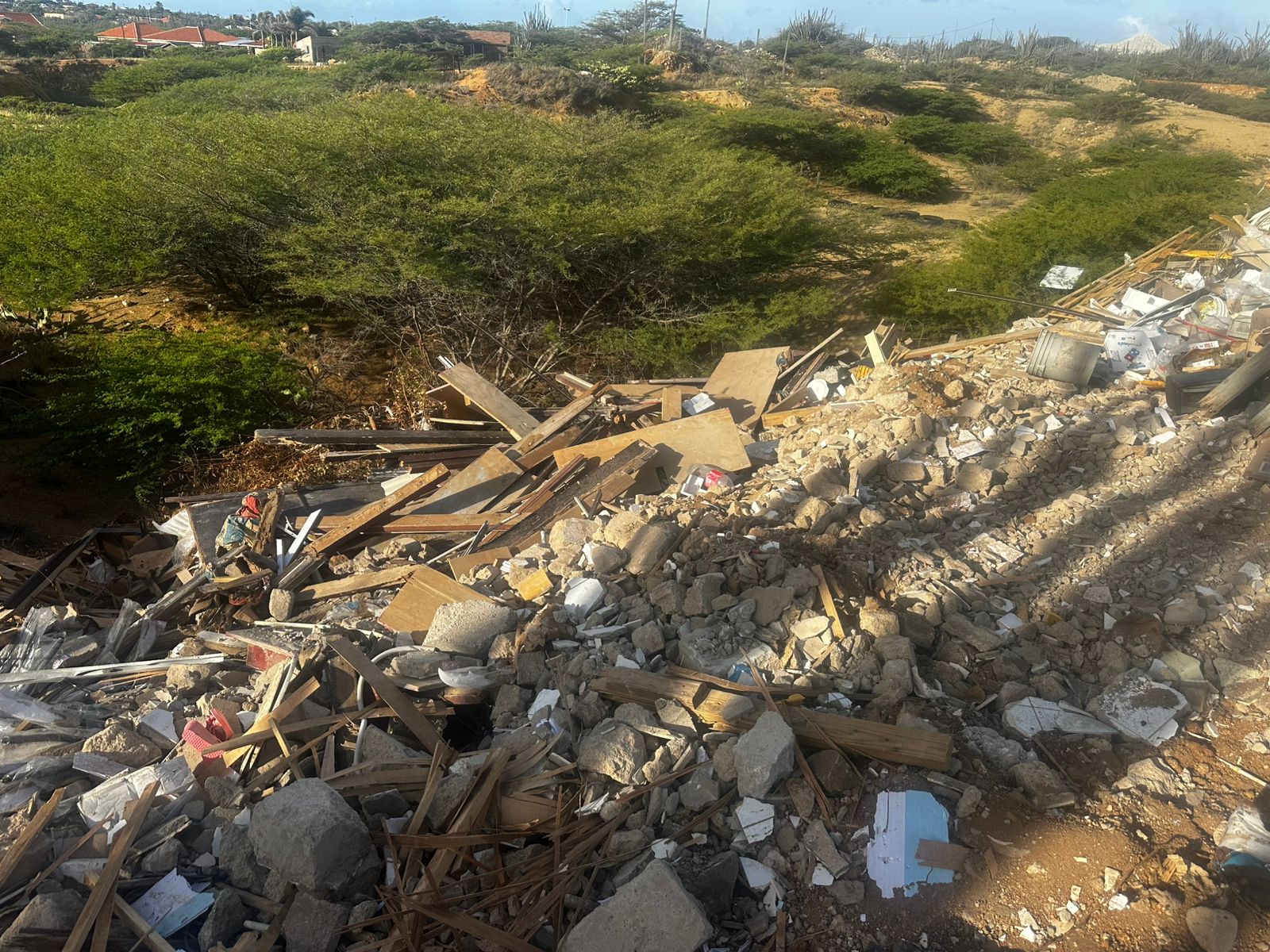 New illegal dump: On whose land is it located? - EA News Aruba