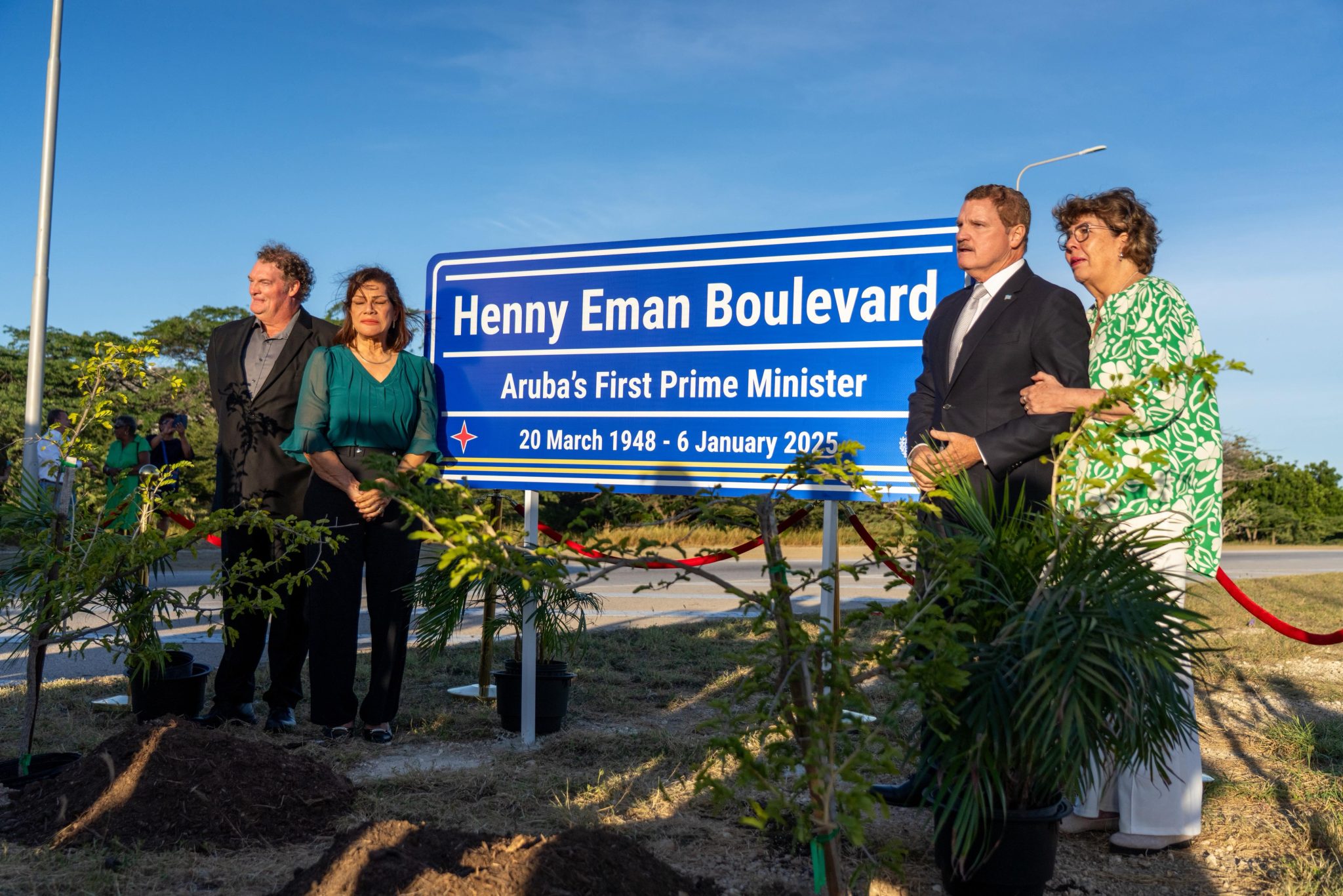 Eerbetoon aan een Visionair en Pionier Onthulling van de Henny Eman ...